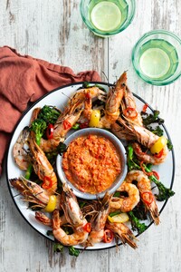 Gegrilde gamba's met romescosaus - 24Kitchen