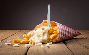 Deze 5 varianten op het standaard "patatje met" zijn een stuk lekkerder ...