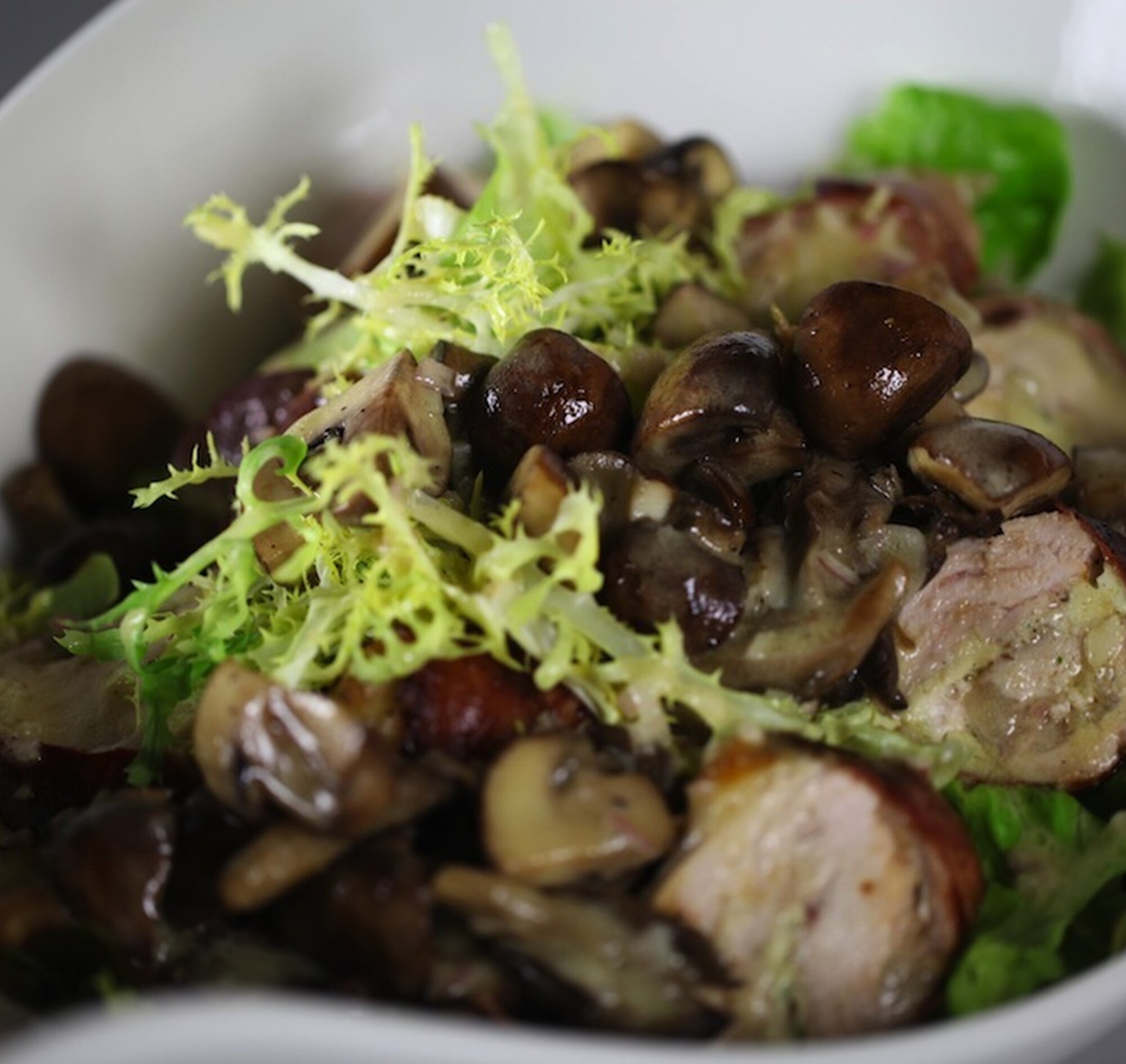 Salade met rouleau van parelhoen recept - 24Kitchen