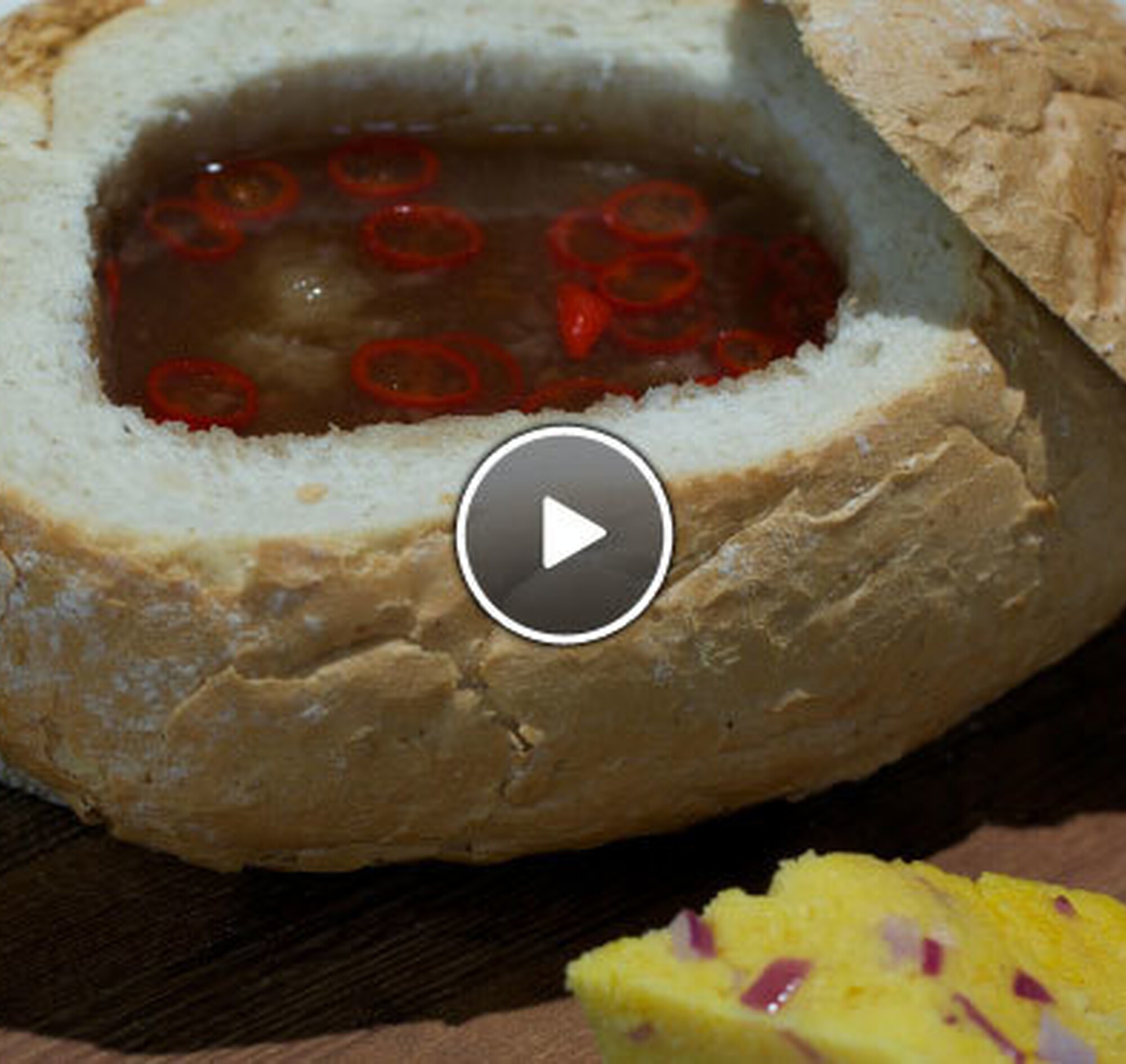 Tamarindesoep van Curaçao met rode ui funchi recept - 24Kitchen