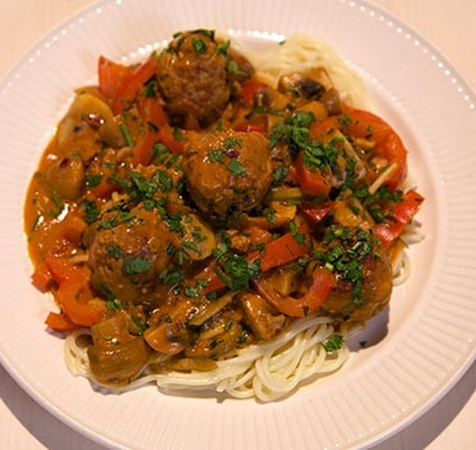 Spaghetti stroganoff met balletjes recept - 24Kitchen