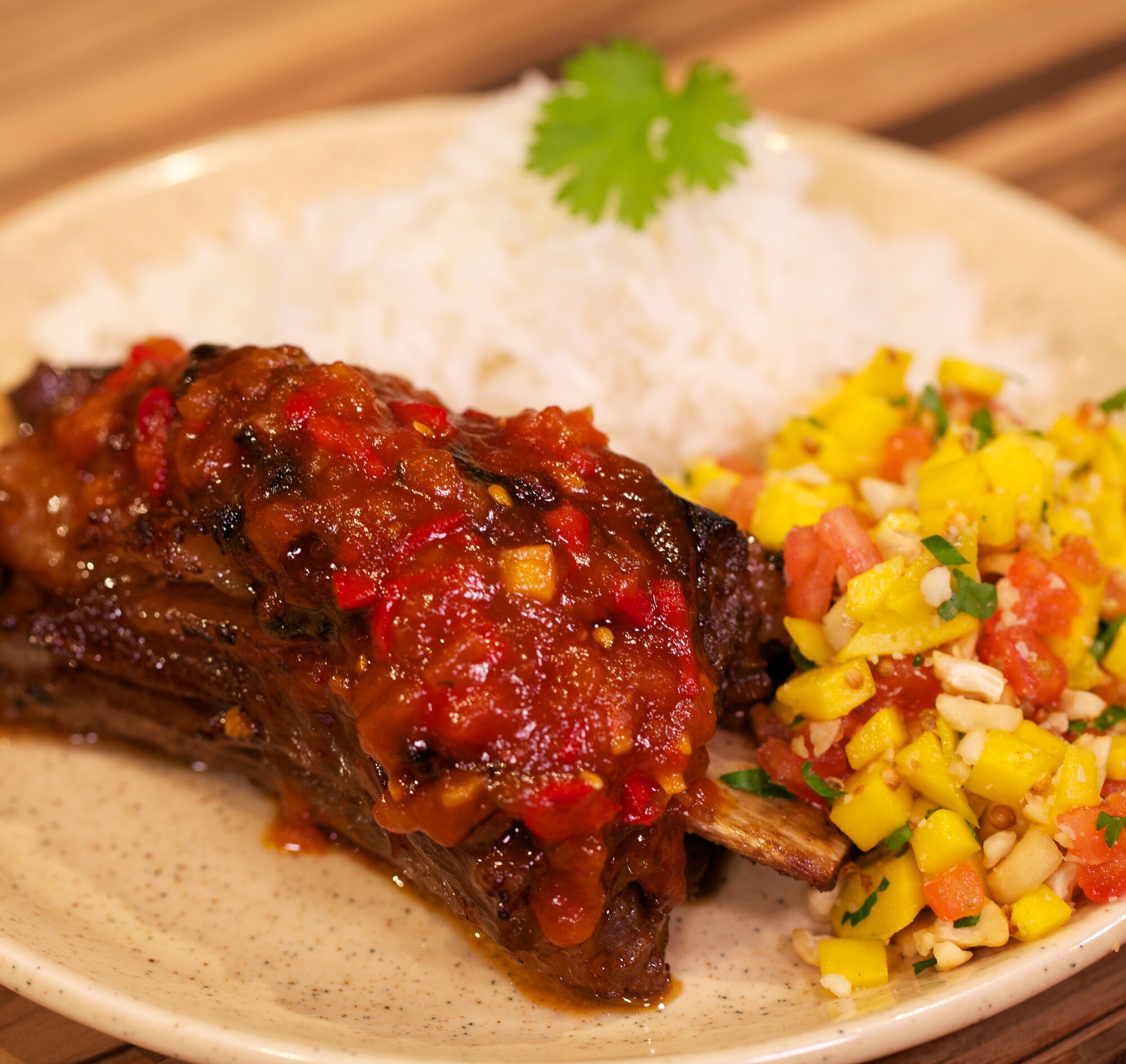 Gegrilde zoetzure runderkrabbetjes met droge mangosalsa recept - 24Kitchen