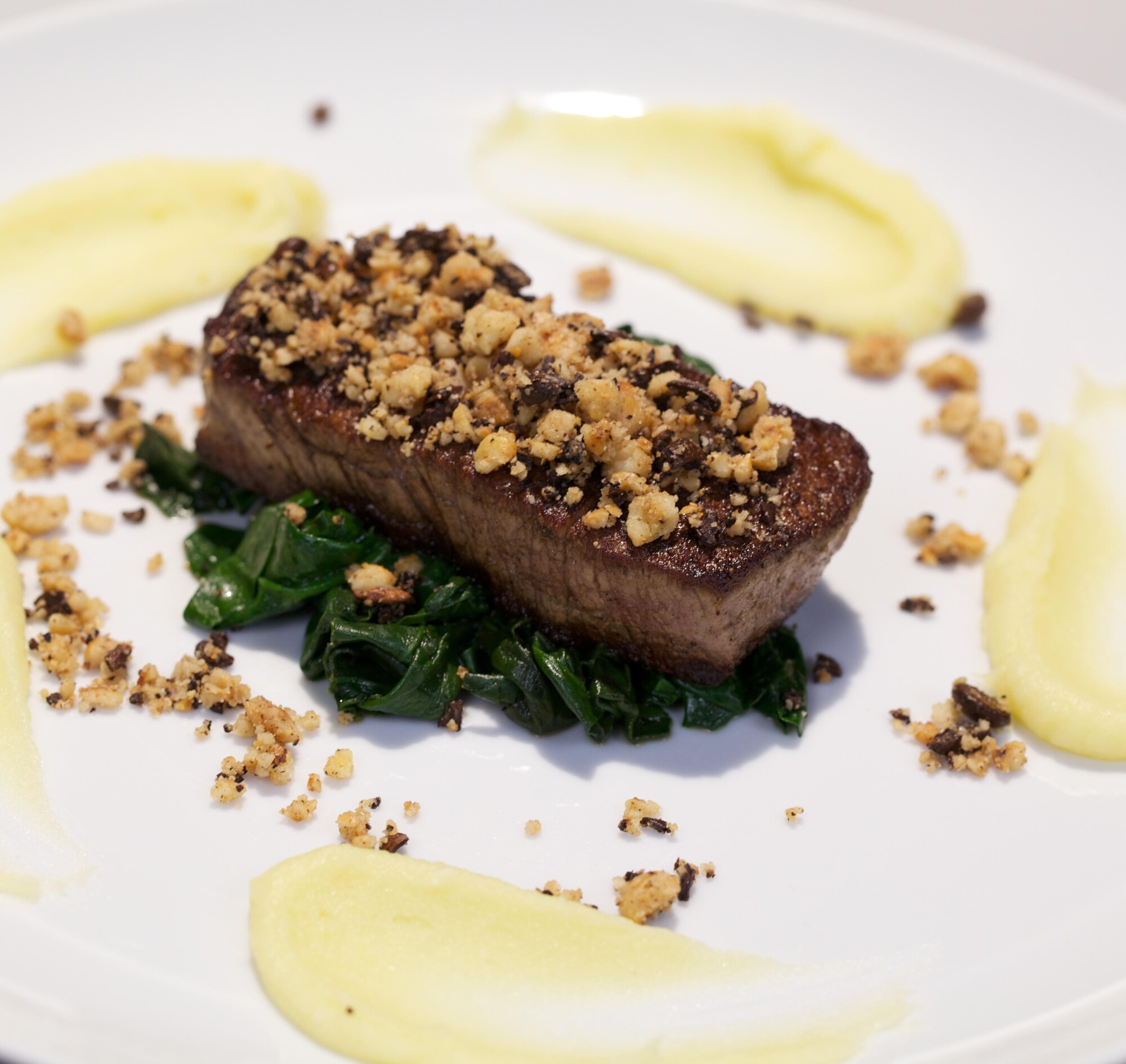 Tournedos met koffiecrunch en aardappel-knoflookcrème recept - 24Kitchen