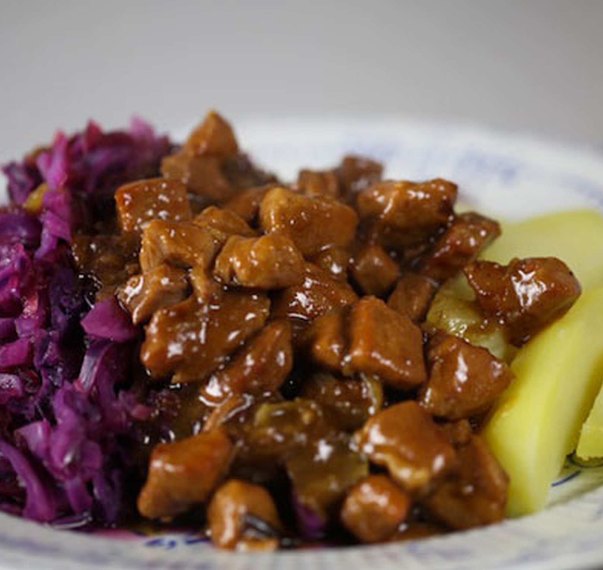 Hachee met rode kool recept - 24Kitchen