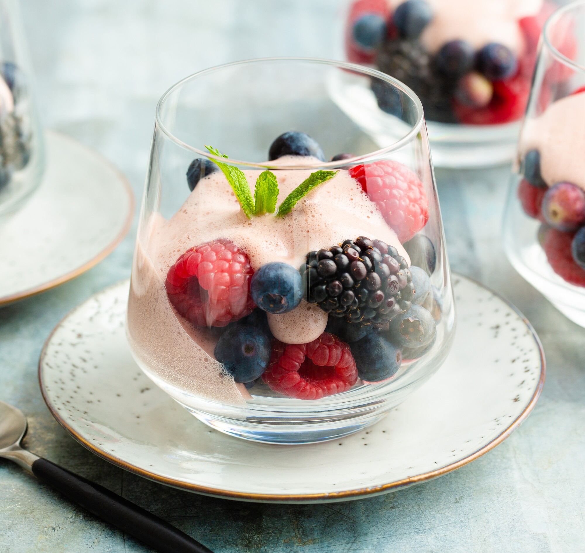 Fruit met rode-wijnsabayon recept - 24Kitchen