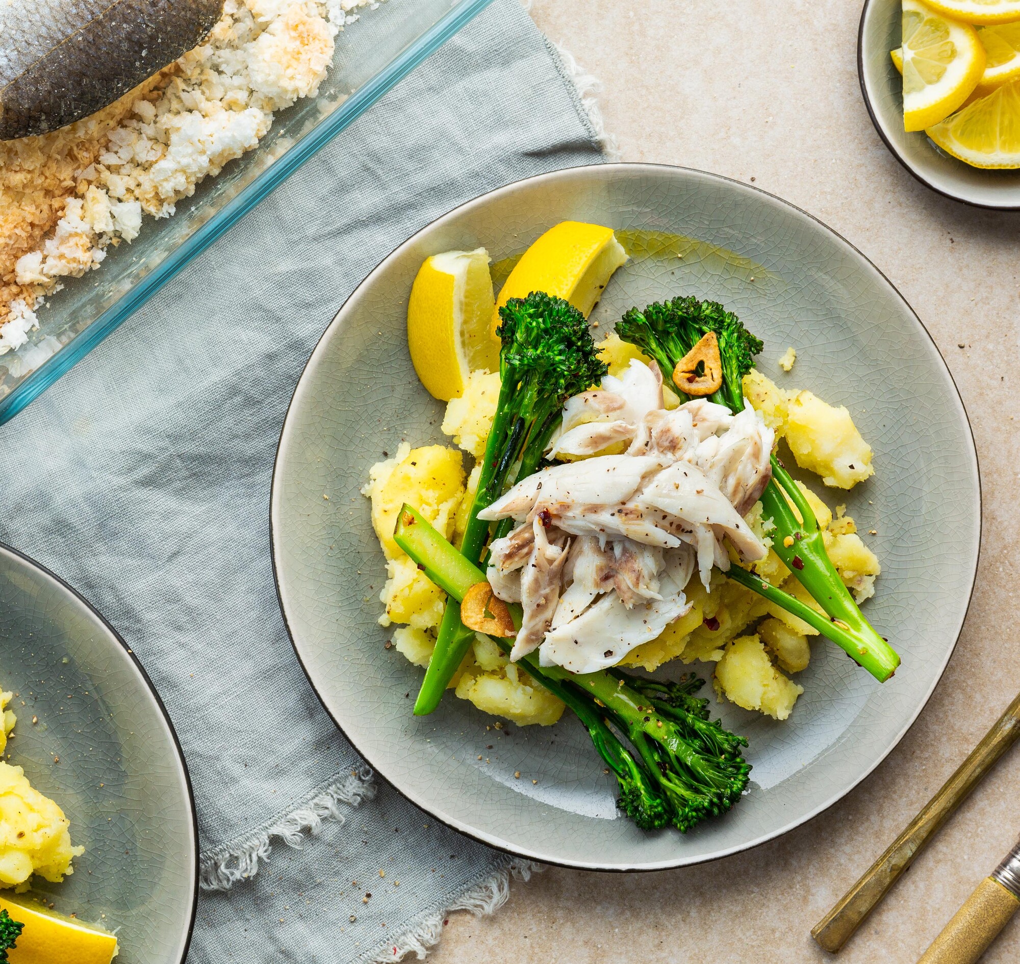 Zeebaars in zoutkorst met grove aardappelpuree en gebakken bimi recept ...