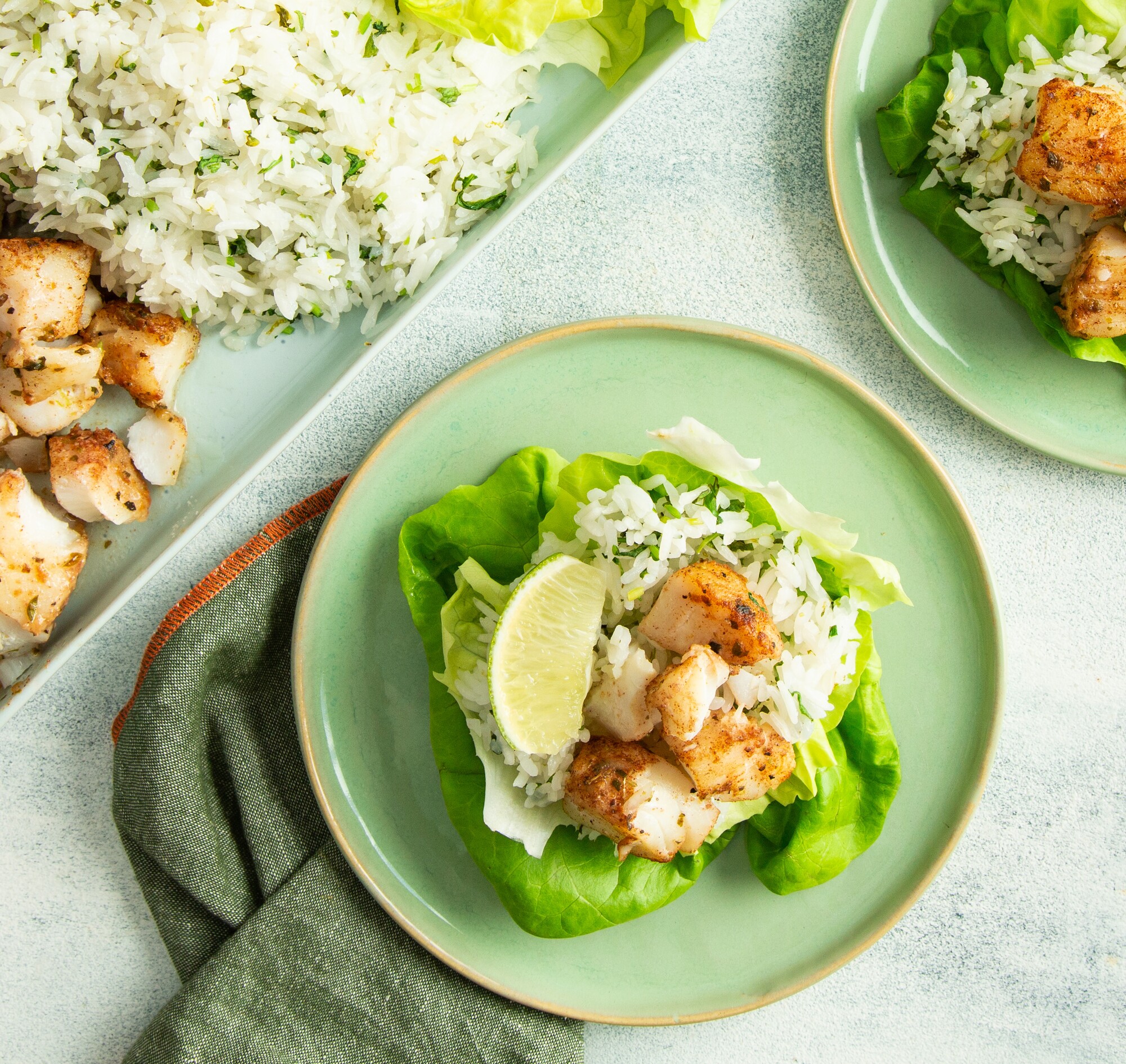Sla-bakjes met Mexicaanse vis en korianderrijst recept - 24Kitchen