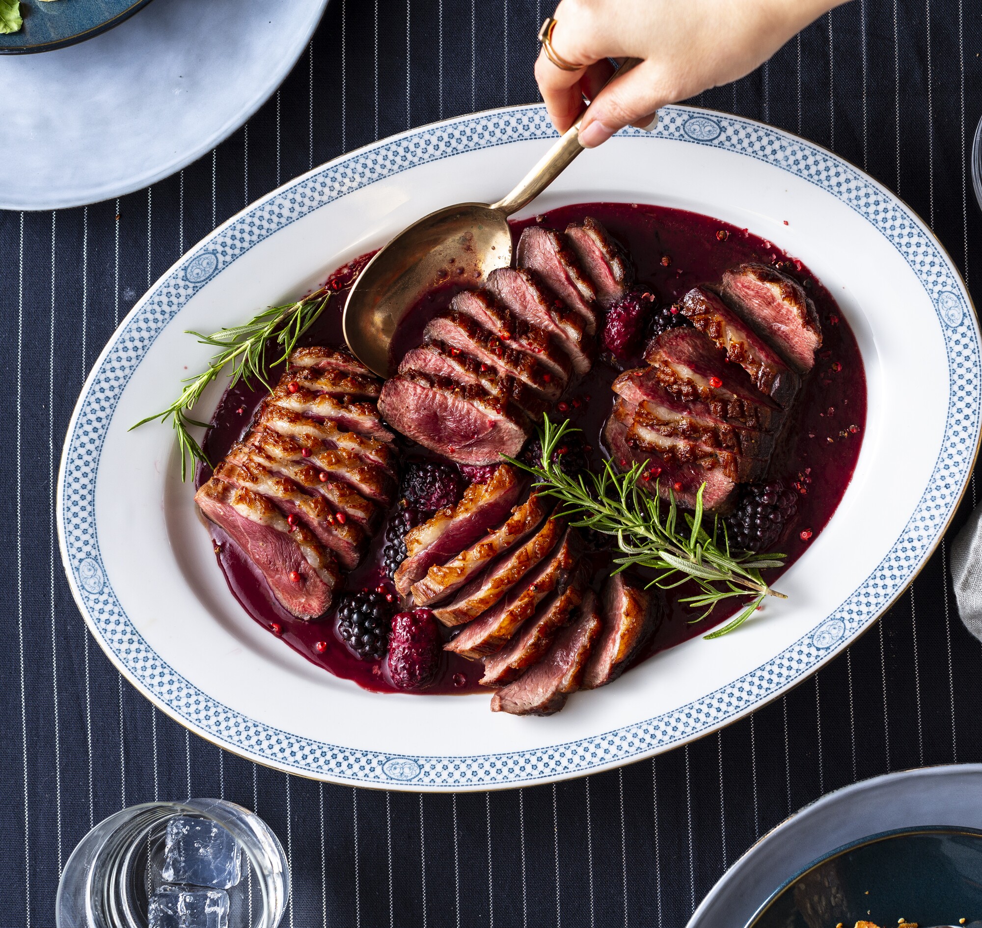 Eendenborst met bramen-portsaus recept - 24Kitchen