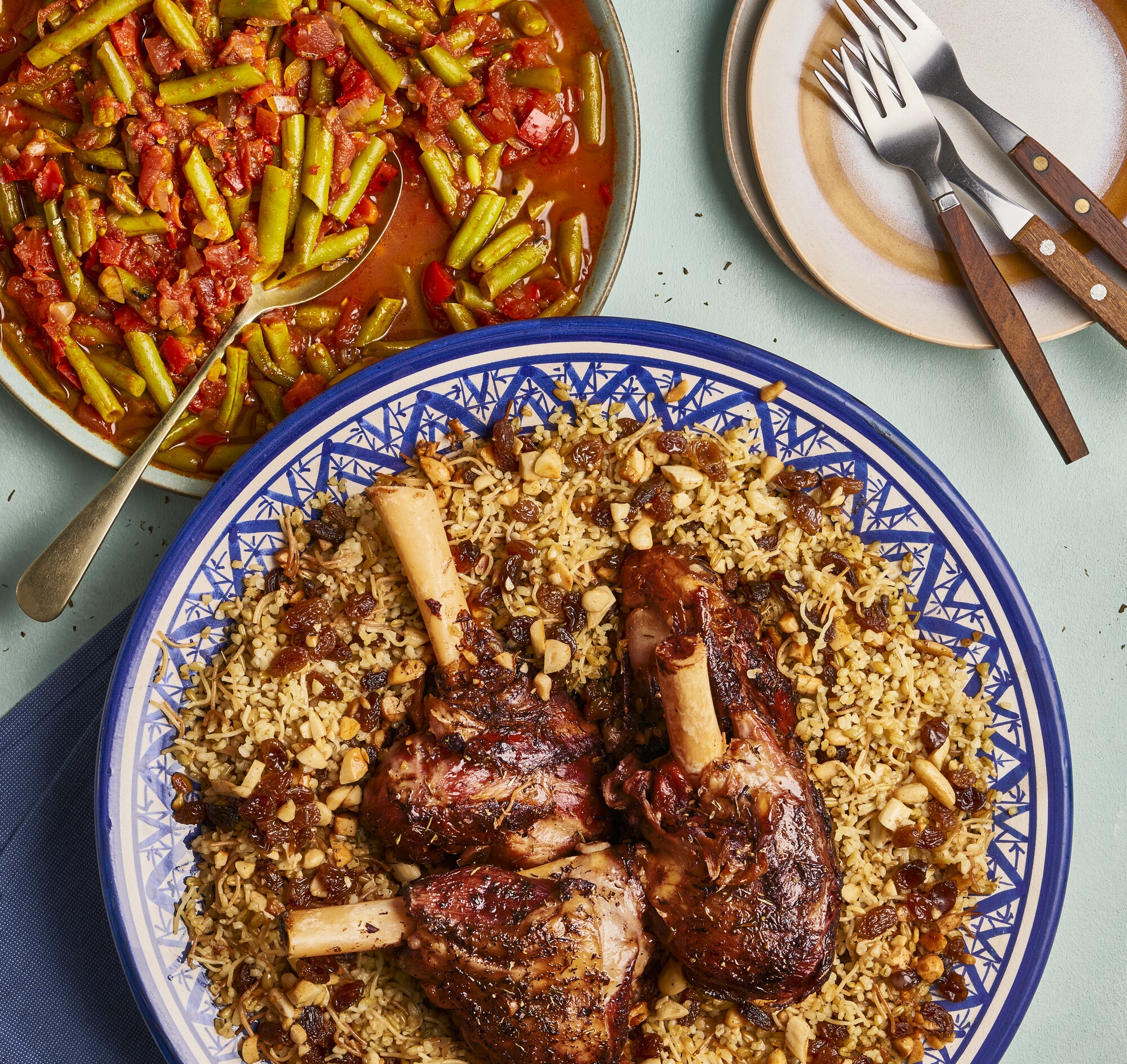 Lamsschenkel met firikli as en pittige sperziebonen - 24Kitchen