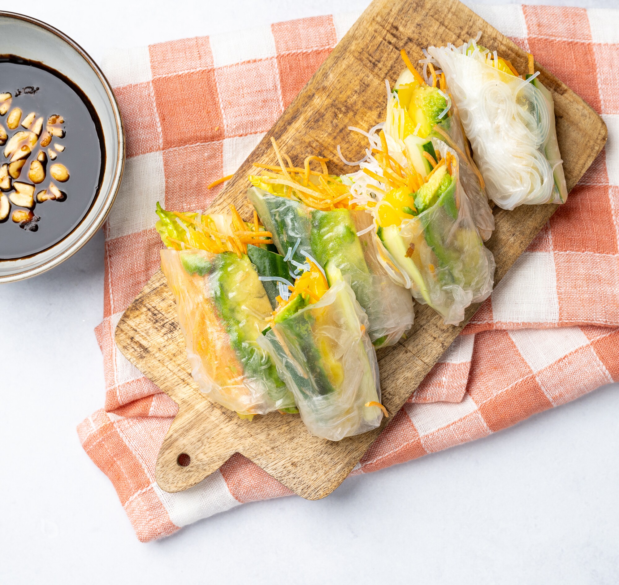Vegan springrolls met hoisindip recept - 24Kitchen