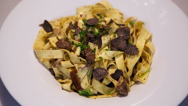 Pappardelle al filetto e tartufo (Pappardelle met biefstuk en truffel ...