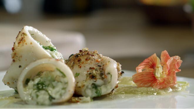 Gevulde inktvissen met avocadopuree recept - 24Kitchen