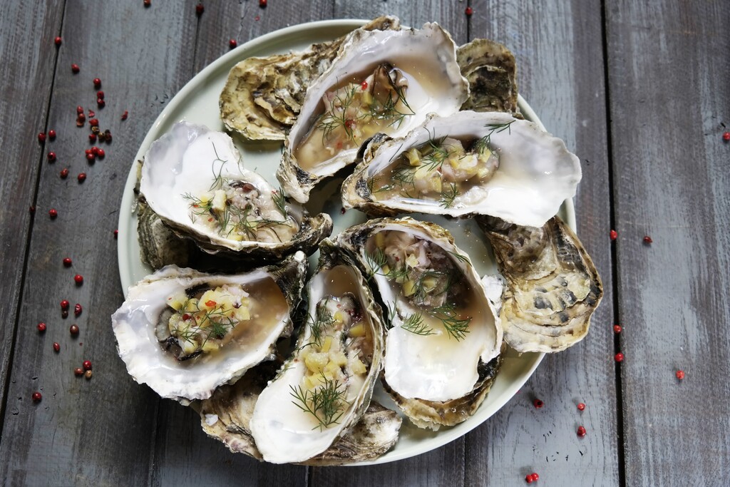 Gepocheerde oesters met gekonfijte citroen recept - 24Kitchen