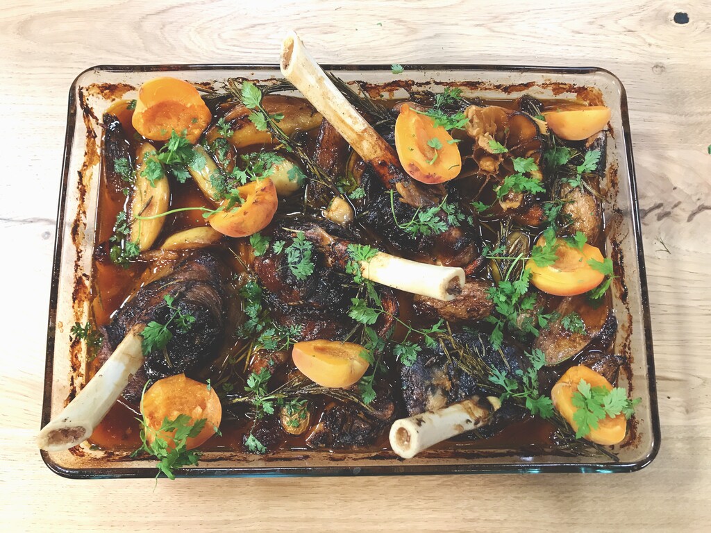 Lamsschenkel met abrikozen recept - 24Kitchen