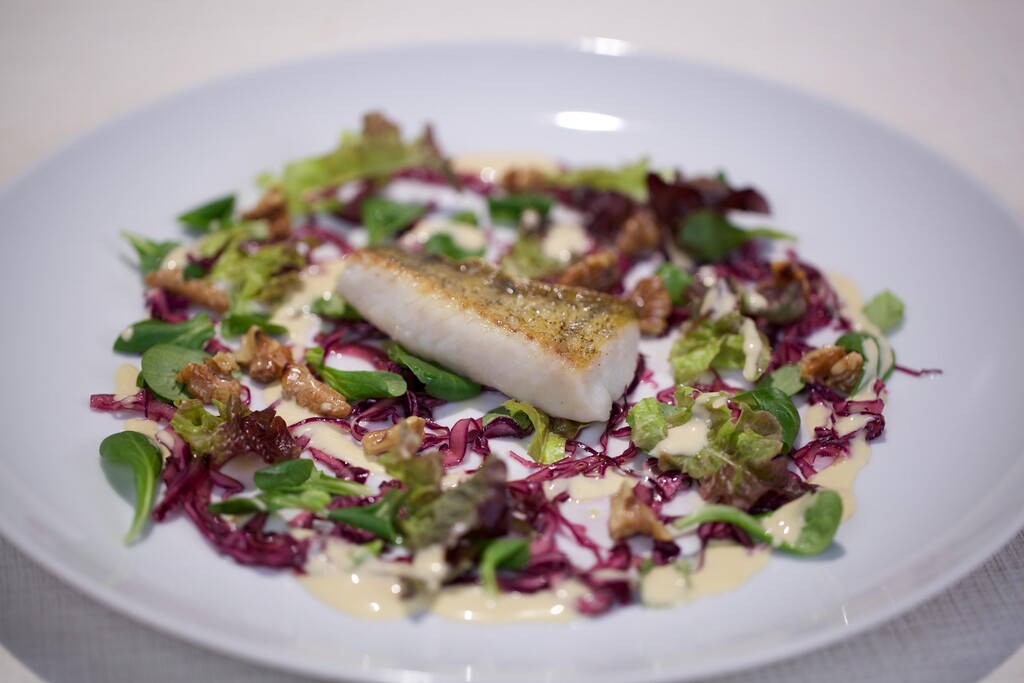 Gebakken snoekbaars met snelle notenmayonaise recept - 24Kitchen