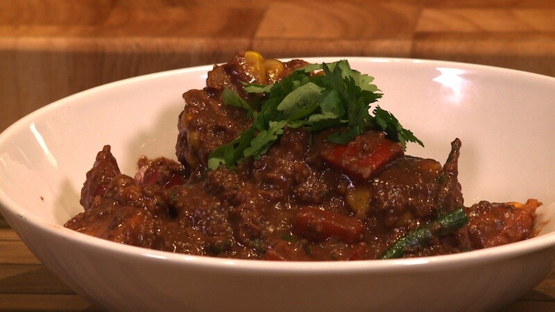 Mole uit Oaxaca met salsa van vers fruit recept - 24Kitchen