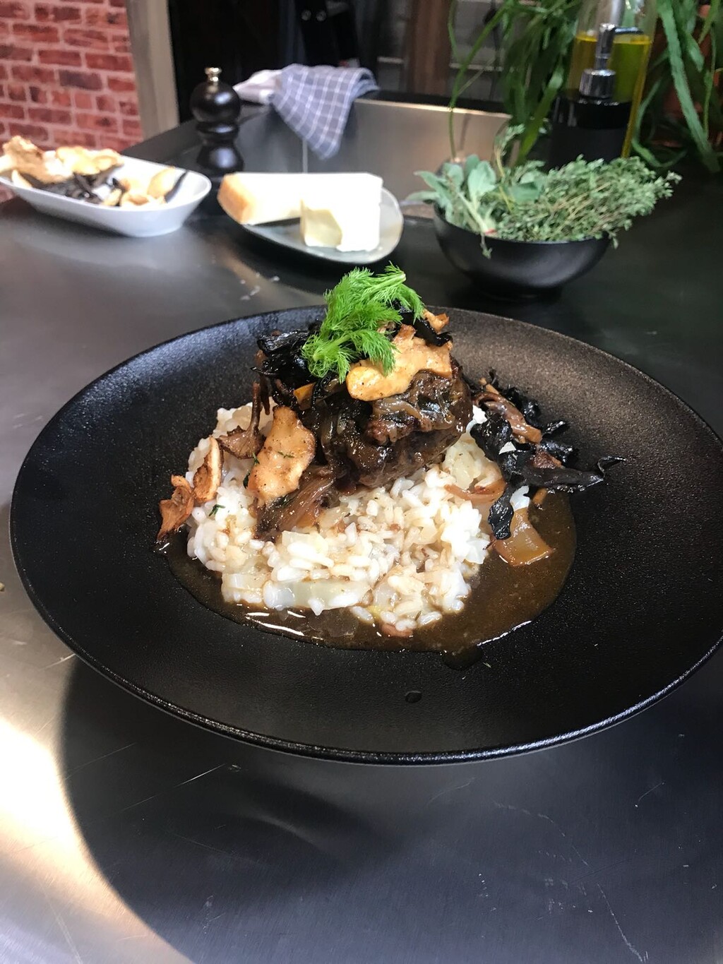 Gebraiseerde kalfswang met paddenstoelen en venkelrisotto recept ...
