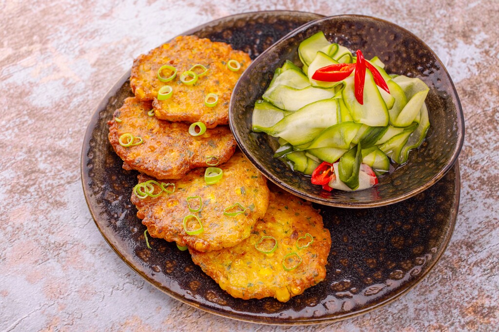 Frikadel djagoeng recept (Indische maiskoekjes) | 24Kitchen