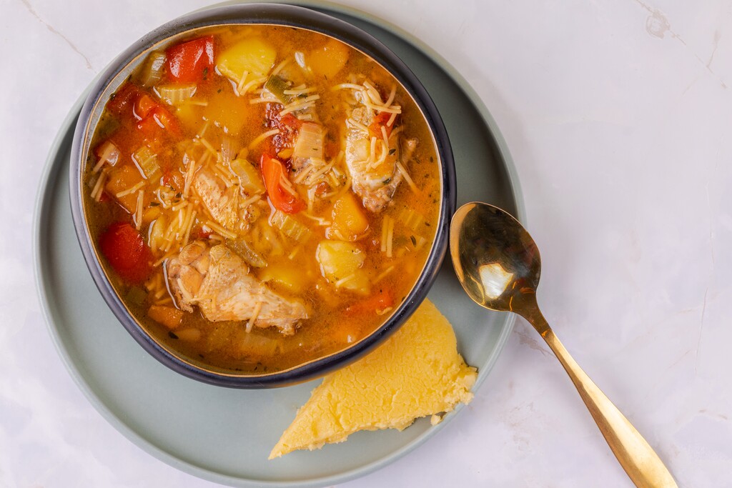 Antiliaanse kippensoep recept (sopi di galina) - 24Kitchen